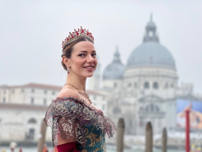 Carnevale di Venezia: la Maria 2023 Beatrice Raffael accolta come una ...