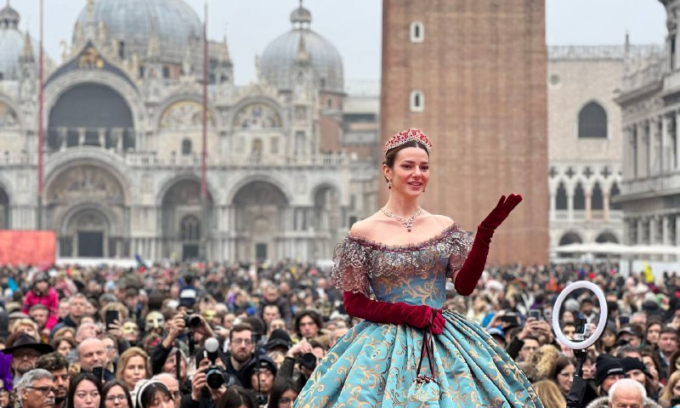 Carnevale di Venezia: la Maria 2023 Beatrice Raffael accolta come una ...